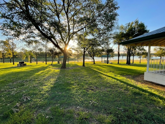 Lake Dyer Caravan and Camping Ground, Caravan Park at Laidley Heights ...